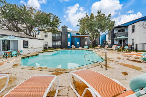 Apartments in Garland, TX | The Huxley
